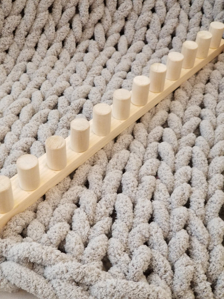 Magic Tool for Making Chunky Knit Blankets – Uppercase Designs