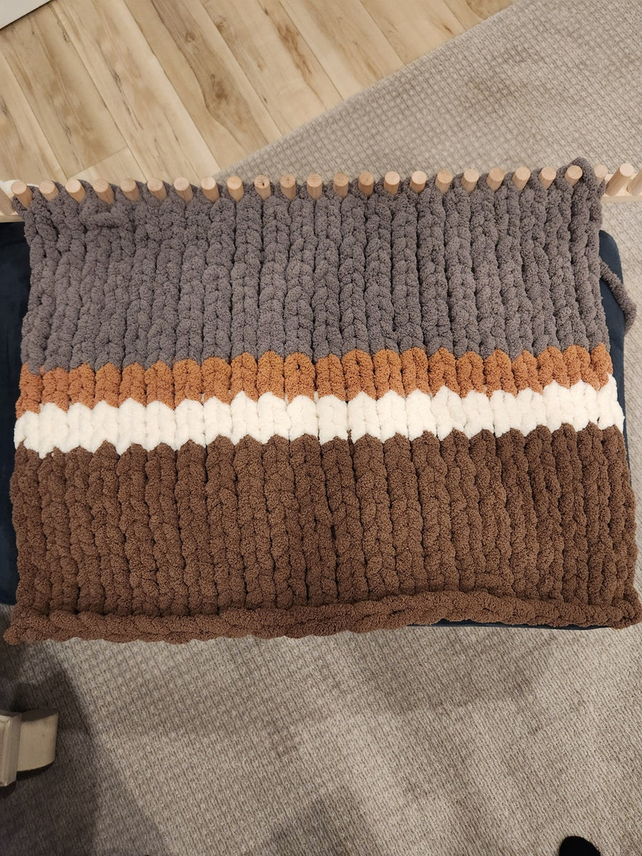 DIY Chunky Blanket Loom to make Chunky Yarn Blankets – Uppercase Designs